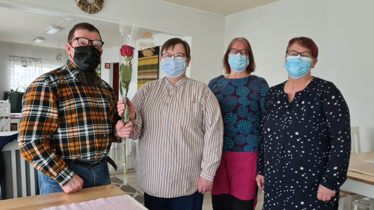 Tapani Laakso addresses his Larry Connell Regional Finalist donation to ...